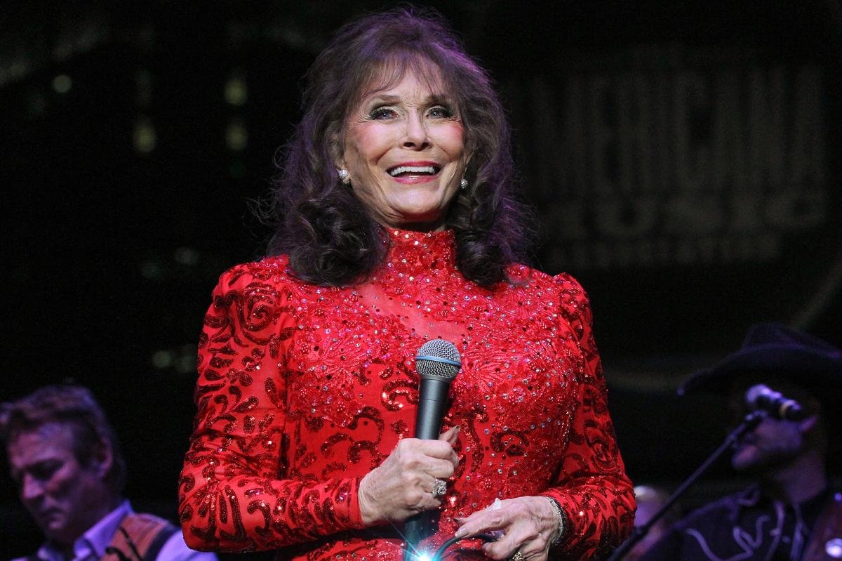Loretta Lynn dies at 90 | Country Music